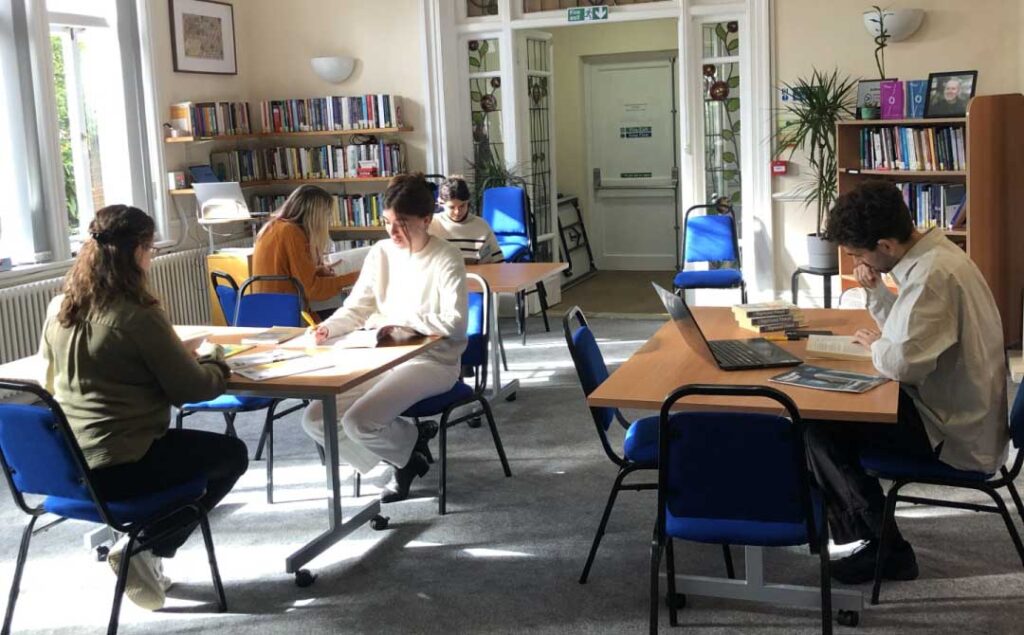 Key Considerations When Choosing a Psychotherapy Training Course - The ...